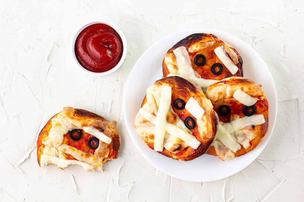 Halloween Party Food: Yummy Mummy Pizza - Mommy's Playbook