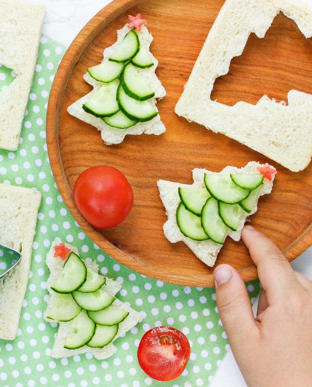 Christmas Tree Cucumber Sandwiches for Kids - Mommy's Playbook